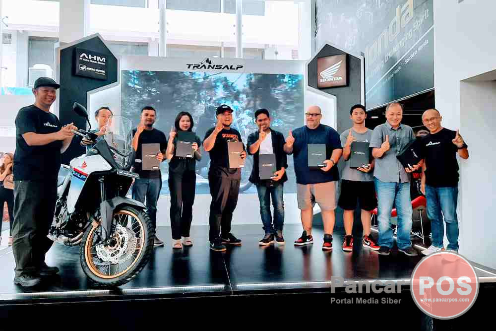 Astra Motor Bali Serahkan 8 Unit Moge Konsumen Perdana Honda New XL750 ...